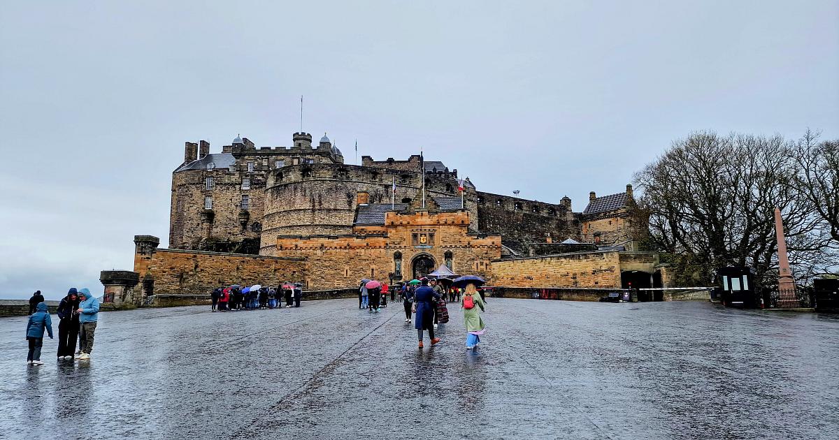 Edinburgh Castle: Geschichte, Museen, Ausblicke und die Kronjuwelen ...